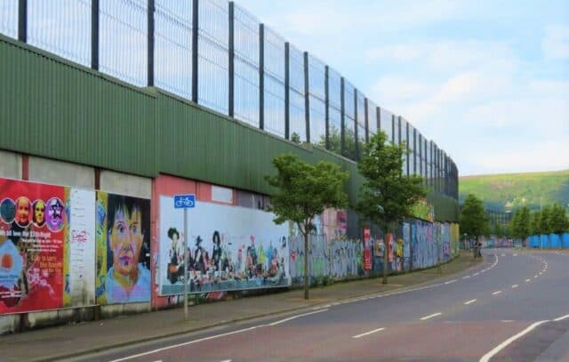 Tour The Belfast Peace Walls - The Black Cab Tour - Brit On The Move™