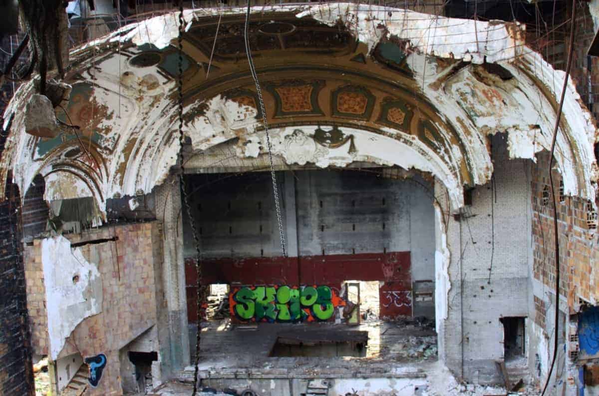 Detroit Buildings - Touring The Abandoned Ones - Brit On The Move™