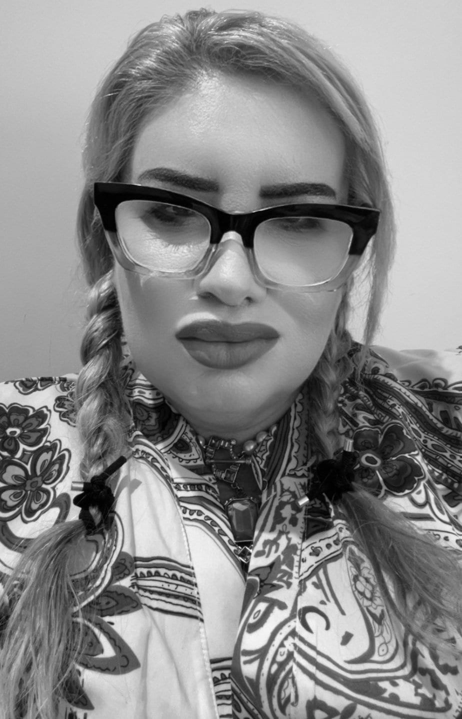 About Brit On The Move - 20 Epic Insights Shared!